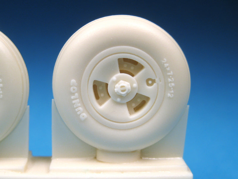 BR-32104 Spitfire 3 Slot Wheels - Circumferential Tread - 1/32 ...