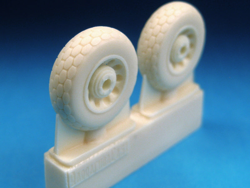 BR-48051 P-51 Mustang Hexagonal Tread Wheels - 1/48 – Barracuda Studios
