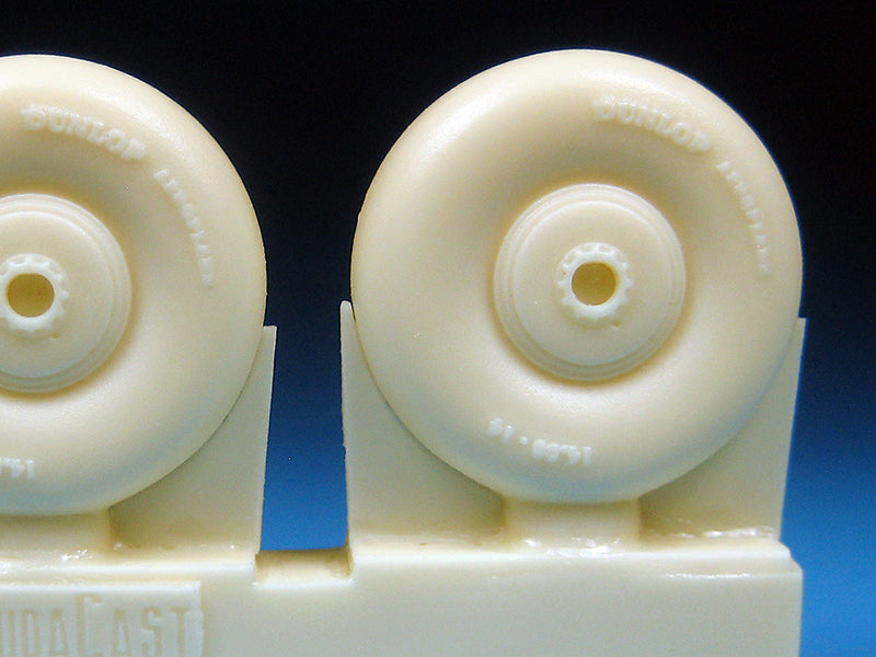 BR-72247 Beaufighter Late Wheels - No Tread - 1/72 – Barracuda Studios
